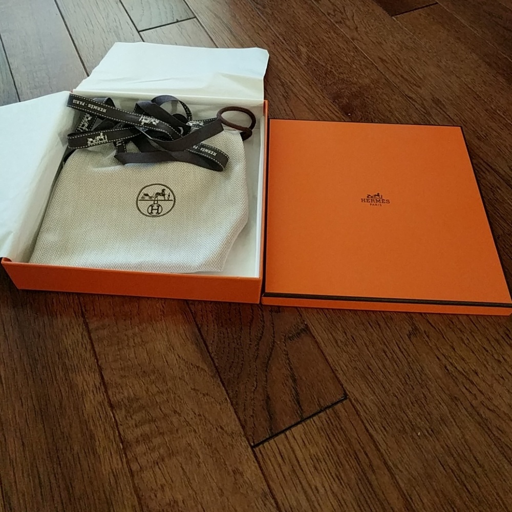 Hermes Gift Box 7,75x7,75x 1,75 - Gem
